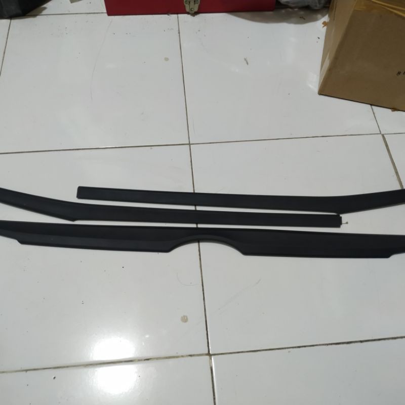 Jual garnish list kaca pintu bagasi innova reborn original | Shopee ...