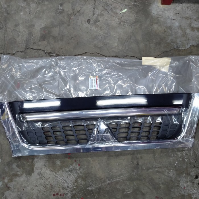 Jual Grill depan mitsubishi canter ps 110, 125 Chrome KM004749Y ...