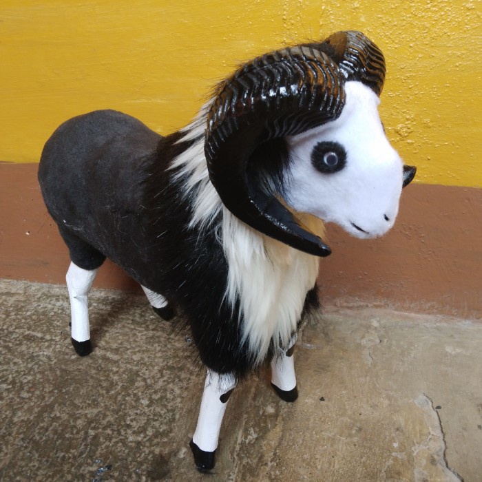 Jual MINIATUR DOMBA ADU GARUT KOLEKSI RAK HIASAN DIMENSI 18cm X 18cm ...