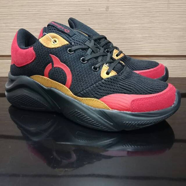 Jual SEPATU RUNNING ORTUSEIGHT GRANADA CORE BLK/IMPERIAL RED/TAN ...