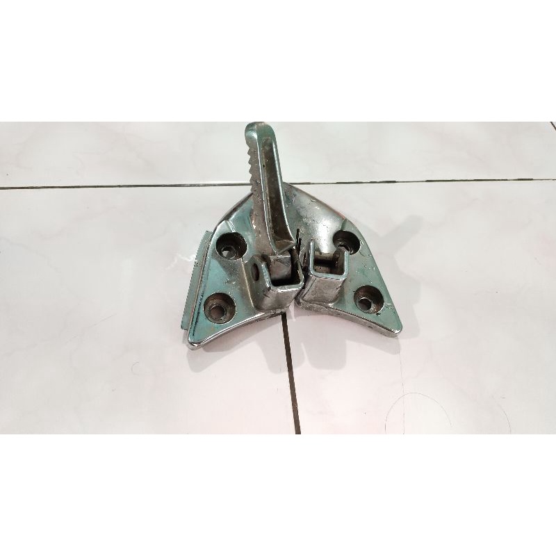 Jual Dudukan footstep belakang suzuki spin original | Shopee Indonesia