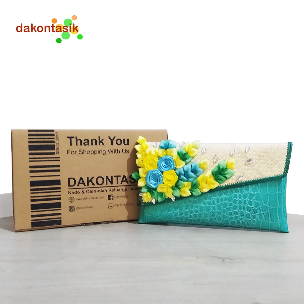 Jual Dompet Pesta Kondangan Miring Hiasan Bunga Anyaman Pandan ...