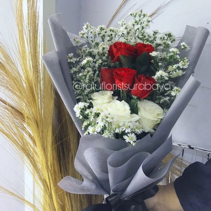 Jual Buket Bunga Mawar 8 Tangkai Buket WIsuda Buket Ulang Tahun Buket Anniversary | Shopee Indonesia