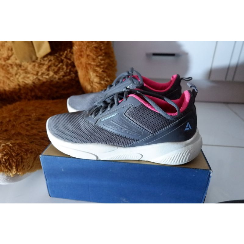 Jual preloved/thrift sepatu running | Shopee Indonesia