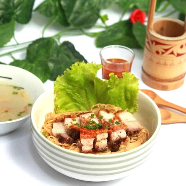 Jual SIOBAK MEE - Mie Babi Asin Kriuk Crispy by POKU POKU | Shopee ...