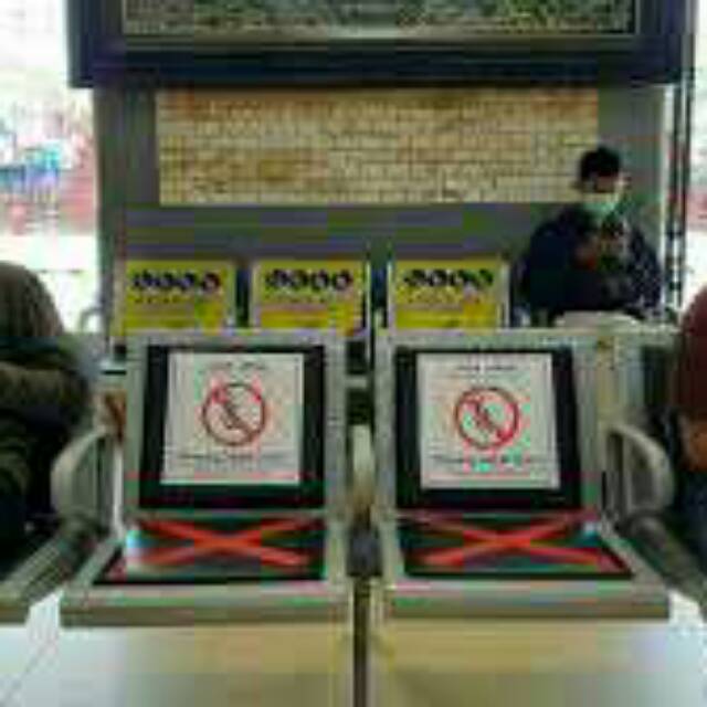 Jual Stiker kursi dilarang duduk jaga jarak social distance | Shopee ...