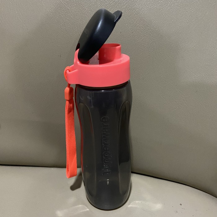 Jual Tupperware Botol minum ukuran 1 Liter - Hitam-500ml | Shopee Indonesia