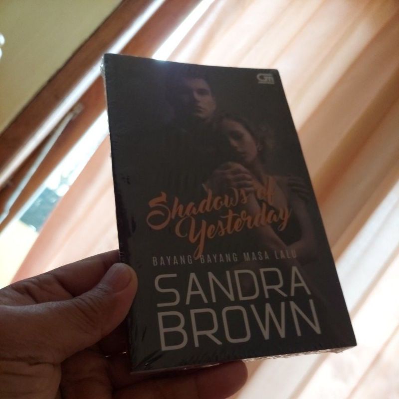 Jual Novel Sandra Brown Bayang-bayang Masa Lalu | Shopee Indonesia