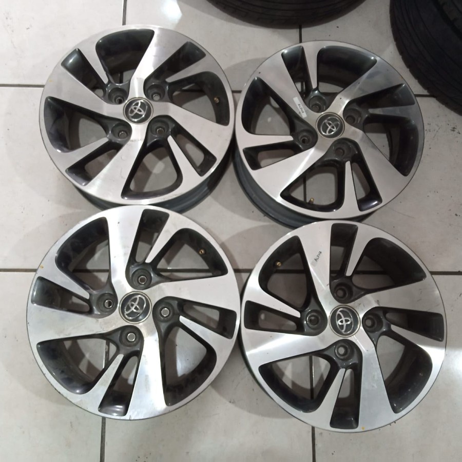 Jual Velg Copotan Bekas Mobil AVANZA VELOZ Ring 15 LUBANG 4X114,3 GREY POLISH Cocok Mobil Kijang ...