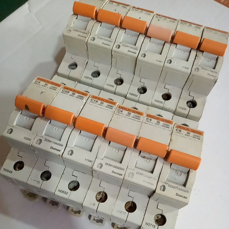Jual MCB Merlin Gerin DOMAE / BEKAS Layak Pakai | Shopee Indonesia