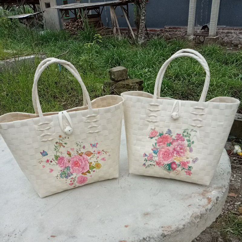 Jual tas anyaman decoupage ukuran sedang ,ada cantolan, tas anyam ...