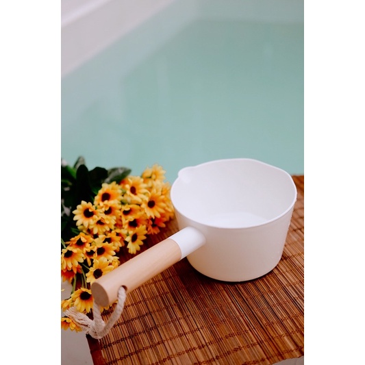 Jual GAYUNG PUTIH / WATER SCOOP gayung putih aesthetic ini bermaterial ...