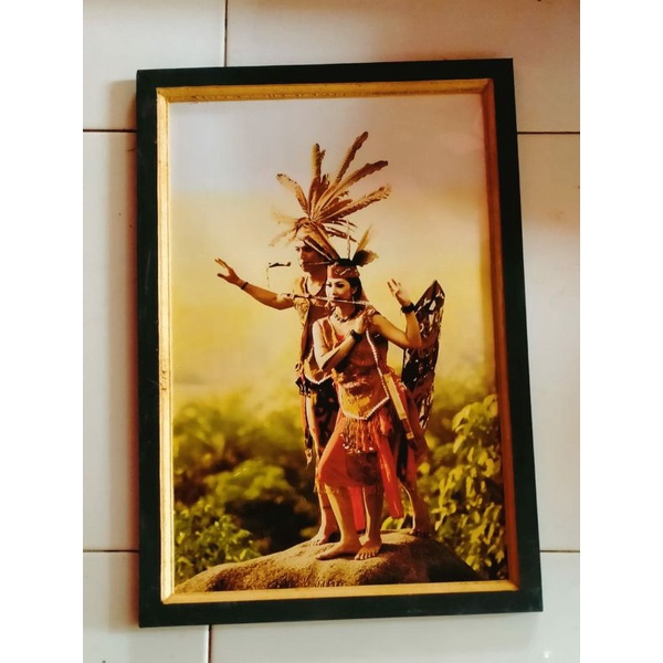 Jual hiasan dinding poster sepasang penari Dayak Kalimantan plus ...