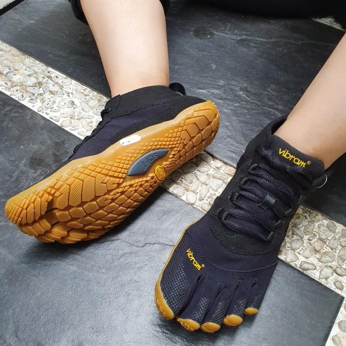 Jual Sepatu Gunung | Vibram Fivefingers - V-Trek Black/Gum (100% Ori ...