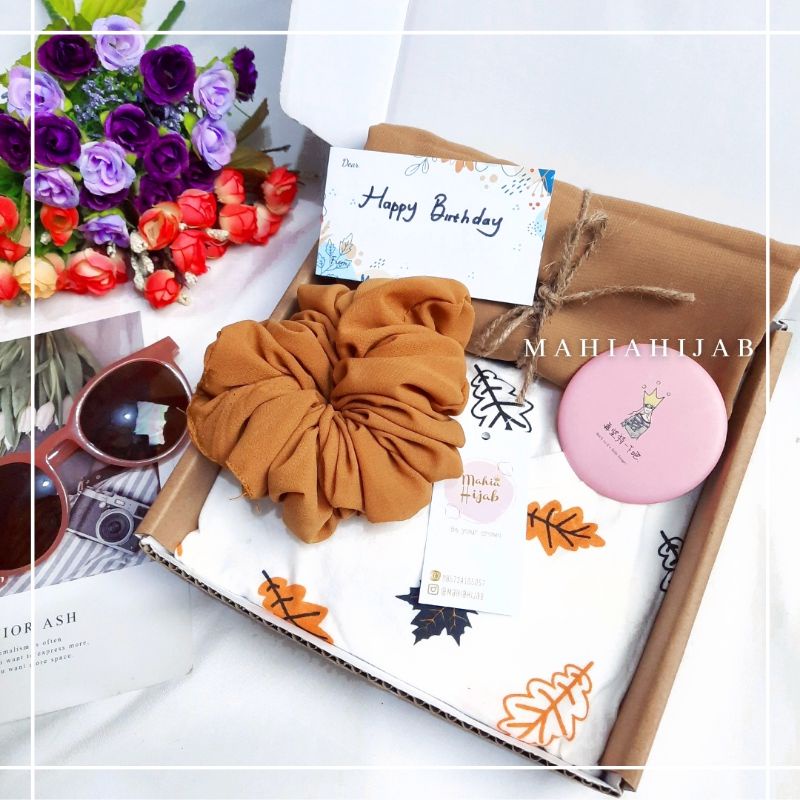 Jual Hampers atasan Kaos motif + Hijab bella / Paket kado / Gift Box ...