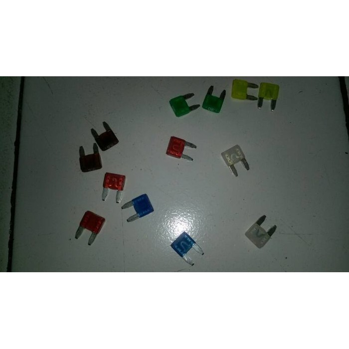 Jual Sikring -sikring kecil untuk mobil dan motor asli (genuine ...