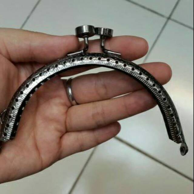 Jual 1 Piece Behel Tas Bulat Berlubang Besi 10cm | Shopee Indonesia