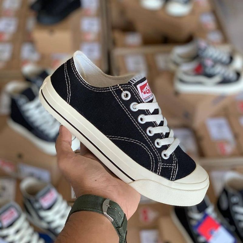 Jual Sepatu Ventela Basic Low Black & White Original 100% | Shopee Indonesia
