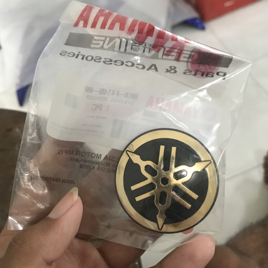Jual Logo Emblem YAMAHA R15 vva r15 v3 gold (2peace) | Shopee Indonesia