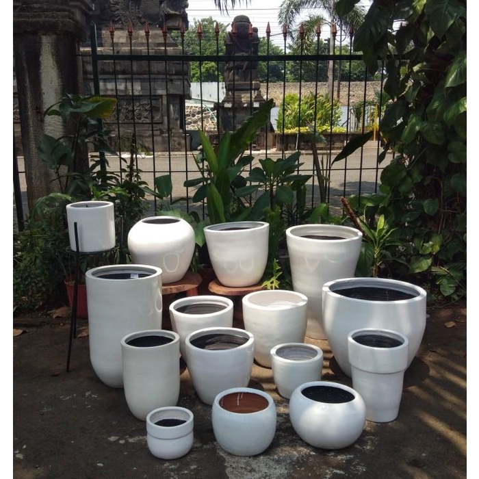 Jual POT PUTIH TANAMAN GERABAH TANAH LIAT CAT DUCO , POT WARNA PUTIH ...
