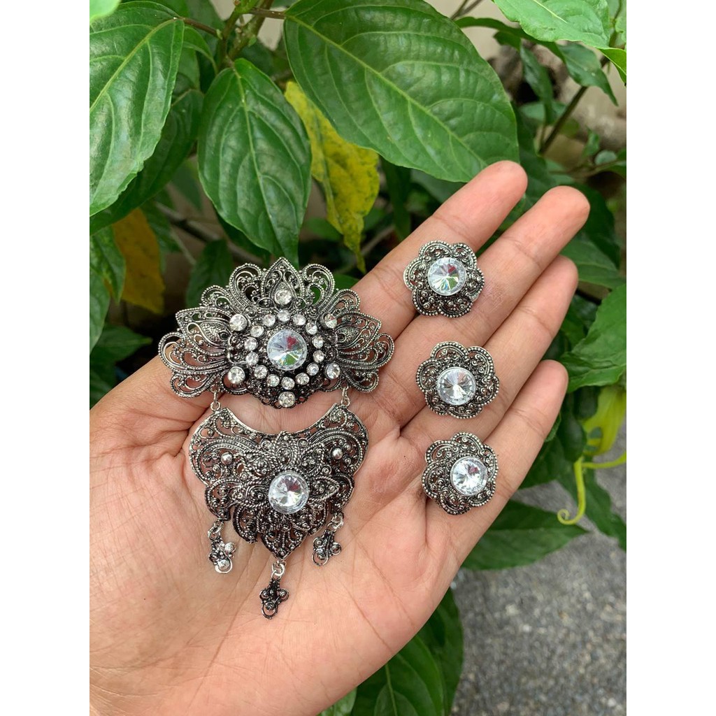 Jual bros alpaka bali set kebaya motif t2 kipas perak bakar | Shopee ...