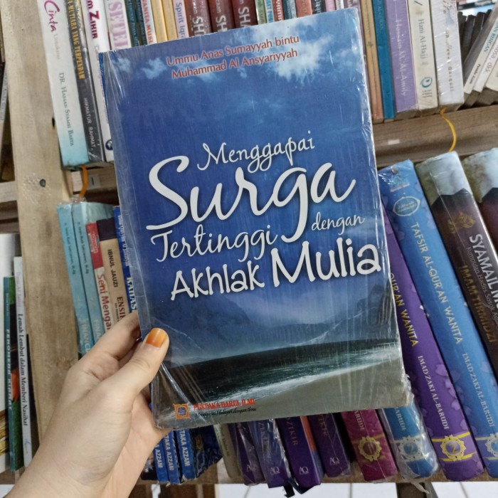Jual Buku Menggapai Surga Tertinggi Dengan Akhlak Mulia Ummu Anas Sumayyah | Shopee Indonesia