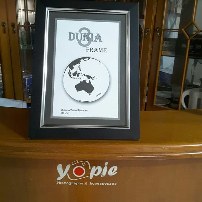 Jual Frame/Figura/Bingkai Pas Hitam LIst silver 8RP 21X30 | Shopee ...