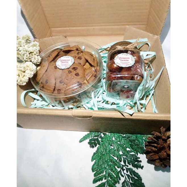 Jual hampers lebaran cookies chocochip kemasan toples 200gram | Shopee ...