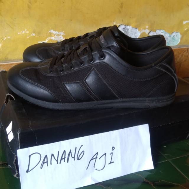 Jual Macbeth Brighton full black | Shopee Indonesia