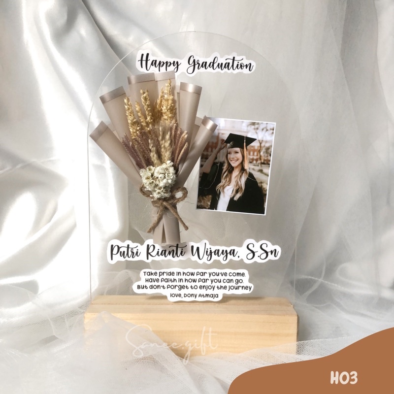 Jual Akrilik Custom Dried Flower / Standing Akrilik Hadiah Wisuda ...