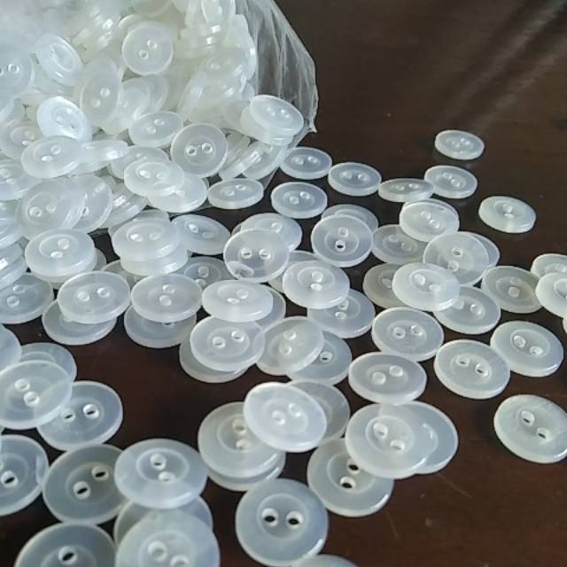 Jual Kancing bening/pontiak lubang 2 putih 1/2gros(6lusin) | Shopee ...