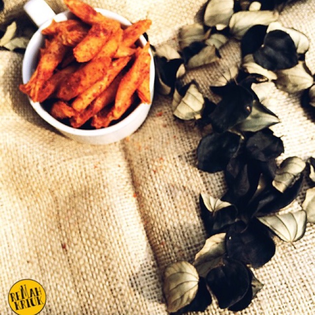 Jual REMAH KRIUK snack dengan taburan cabe bubuk kemasan standing pouch ...