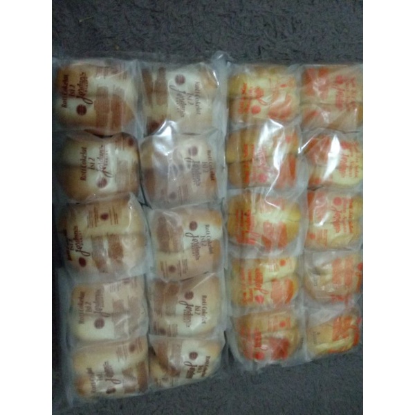Jual (1ball)roti selai cokelat isi 2/roti selai nanas isi 2/jordan ...