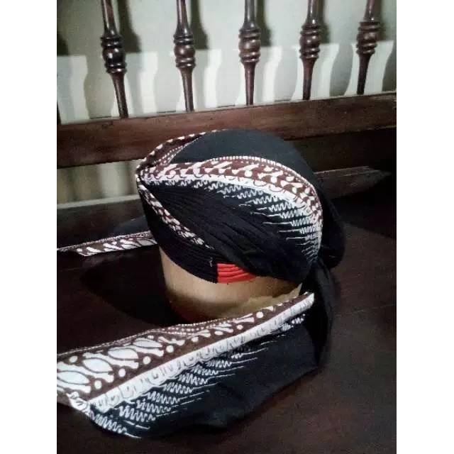 Jual BLANGKON LIPAT JOGJA SLIWIR MOTIF PARANG PUTIH | Shopee Indonesia