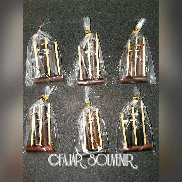 Jual 1 PACK 100 PCS Souvenir Pernikahan Gantungan Kunci Angklung KEMAS PLASTIK GRATIS KARTU ...