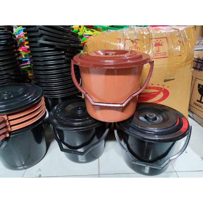 Jual Timba Plastik Tutup/Timba Gagang Air Tutup/Ember Plastik Gagang ...