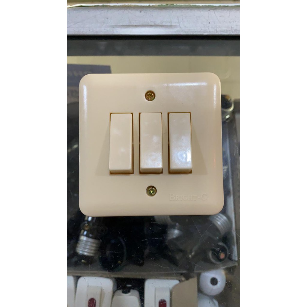 Jual Saklar Bright-G Triple / Saklar Triple Bright-G / Saklar Tiga Gang ...