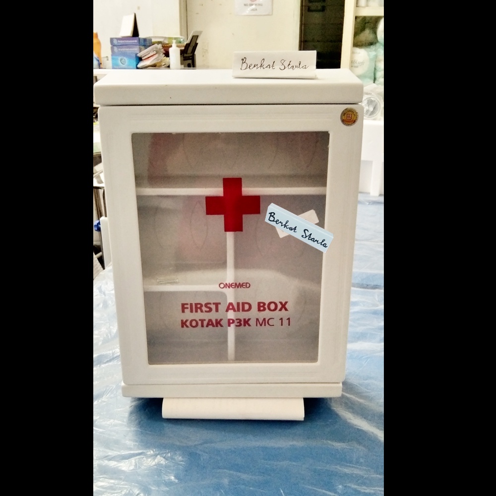 Jual Kotak P3K/Kotak P3K Dinding/Kotak P3K Onemed MC11 | Shopee Indonesia