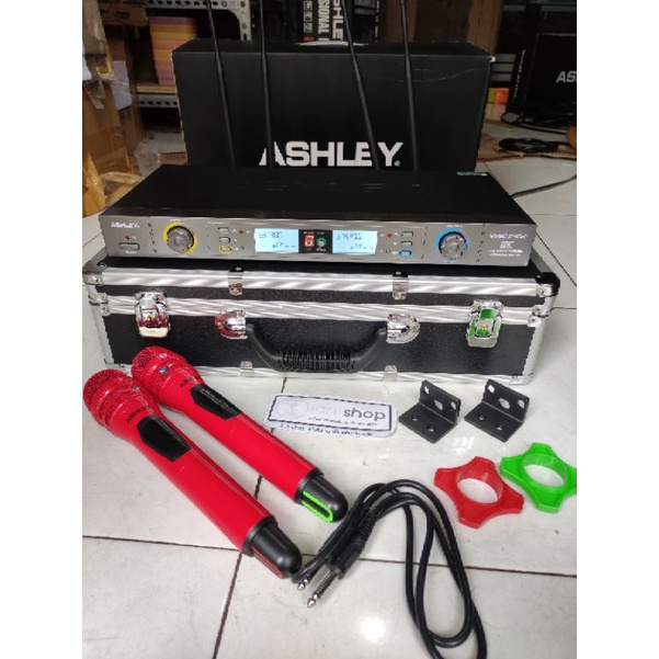 Jual Mic Wireless Ashley Vocal Artist Anti Feedback Function New UHF ...