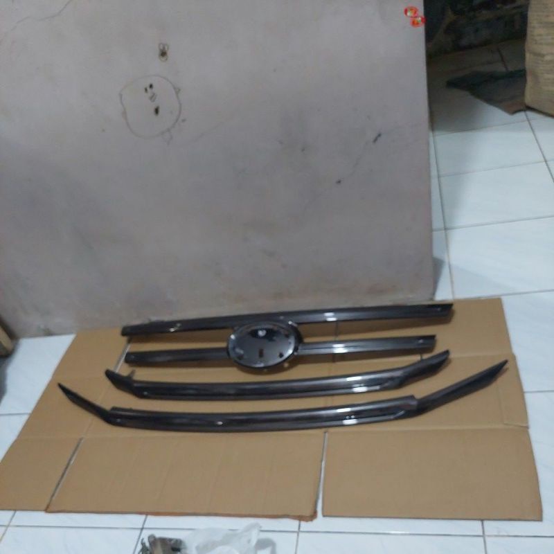 Jual List Grill Depan Rush 2018 2022 Original Toyota Black Chrome ...