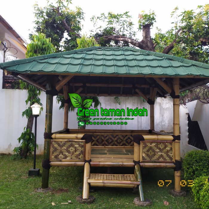 Jual gazebo saung bambu ukuran 2,5x2,5 meter dengan atap genteng metal ...