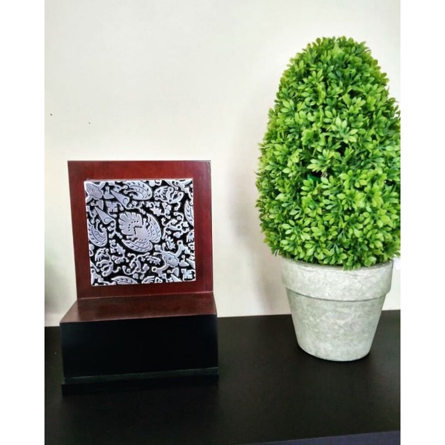 Jual Hiasan Meja Motif Batik Stand Plakat Souvenir Batik Indonesia ...