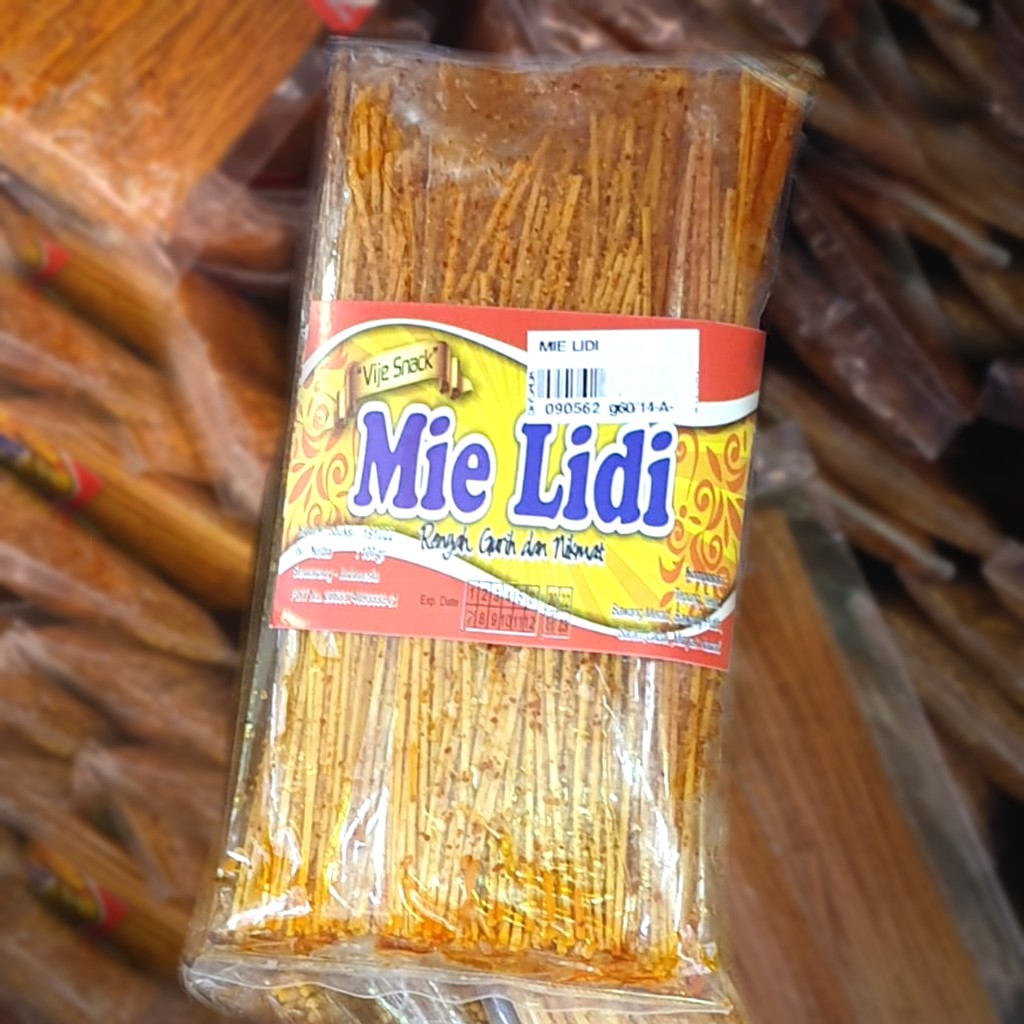 Jual mi lidi MIE LIDI snack jadul gurih kripik lidi 100gr | Shopee ...