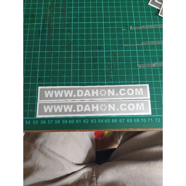 Jual Sticker Cutting Dahon mall tulisan bolong isi 2 pcs | Shopee Indonesia
