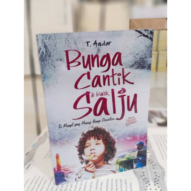 Jual NOVEL BUNGA CANTIK DI BALIK SALJU | Shopee Indonesia