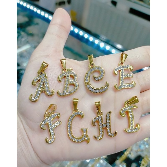 Jual Liontin titanium huruf full mata gold | Shopee Indonesia