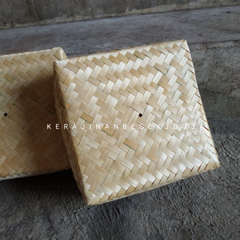 Jual SEPASANG BESEK NATURAL 25X25X8 besek anyaman bambu murah besek ...