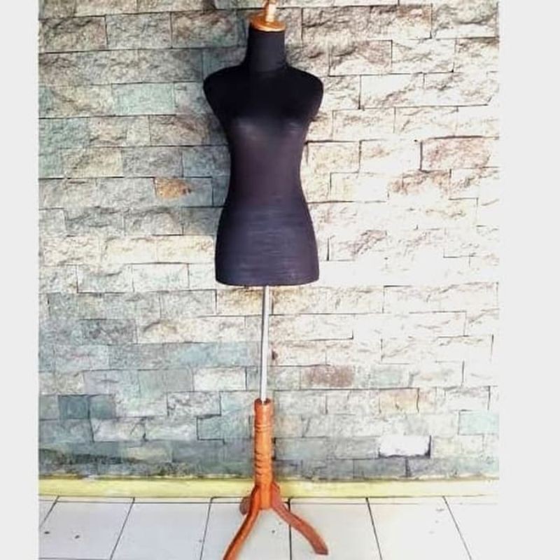 Jual Patung Manekin DM Cewek Setengah Badan Lapis Kain Topi Plastik ...