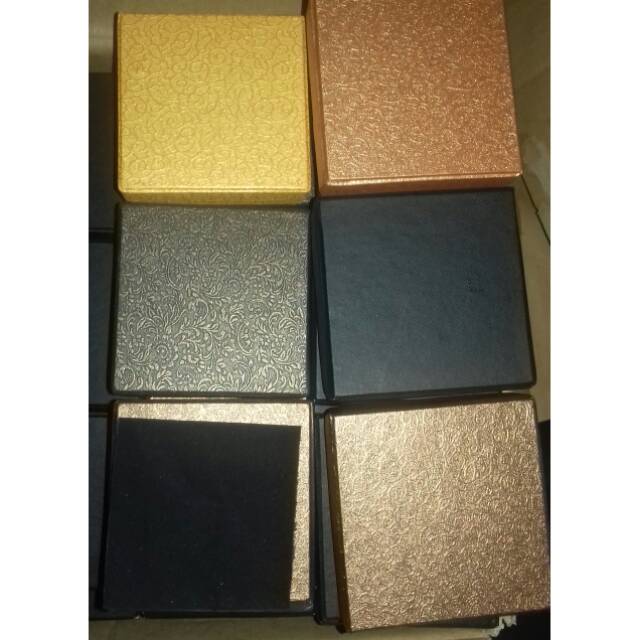 Jual Box premium 8x8x2.5 alas spon bludru | Shopee Indonesia