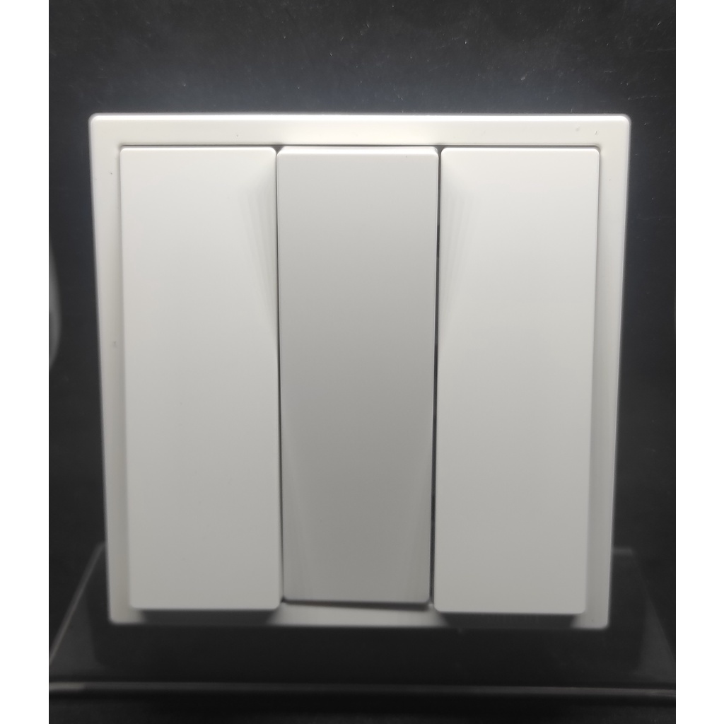 Jual SIMON I7 WHITE SAKLAR TRIPLE 3 GANG 1 WAY SWITCH | Shopee Indonesia